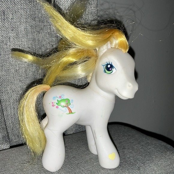 Hasbro | Toys | Vintage 202 My Little Pony Breezie White G3 Mlp Wind ...
